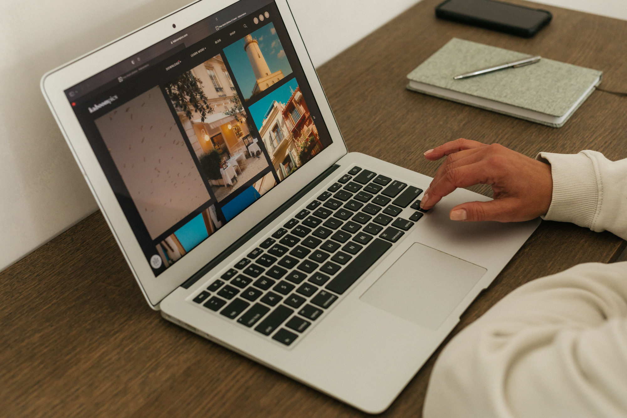 Can You Use AI‑Generated Images for Commercial Use in 2025? Legal and Ethical Guide – Kaboompics ...